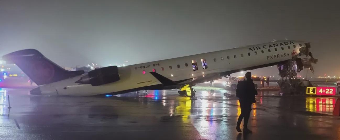 [Pilot and Co-Pilot Have Passed Away] Air Canada Jazz CRJ-900 From ...